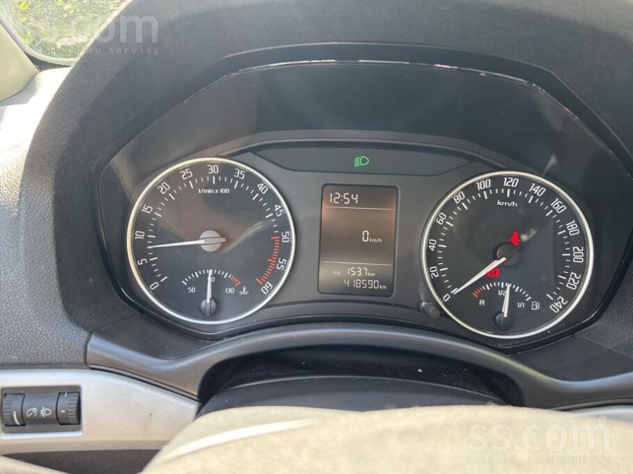 Pelēks Skoda Octavia 2011 Aizkraukle, ar dzinēja tilpumu 1.60 L un nobraukumu 419 tūkst. km par 1800 €, foto 5 vietnē AUTOMOTO.COM.LV