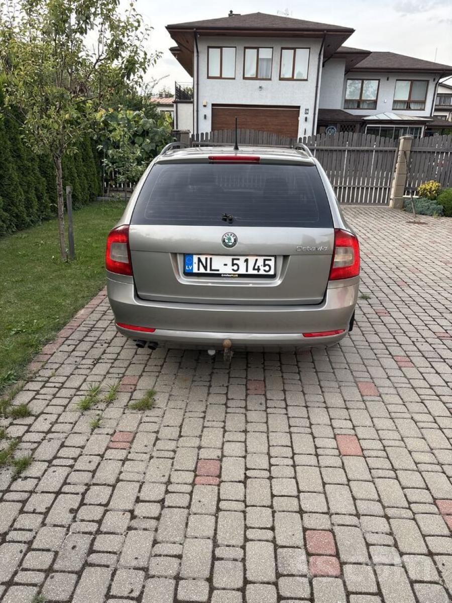 Grey Skoda Octavia 2011 in Riga, with an engine capacity of 2.00 L and mileage of 466 thousand km for 1500 €, photo 3 on AUTOMOTO.COM.LV