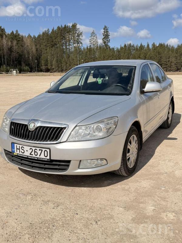 Pelēks Skoda Octavia 2011 Rīga, ar dzinēja tilpumu 1.60 L un nobraukumu 304 tūkst. km par 1500 €, foto 1 vietnē AUTOMOTO.COM.LV