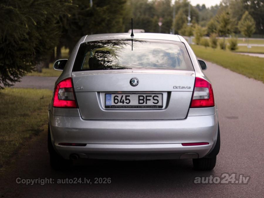 Pelēks Skoda Octavia 2011 Tallina, ar dzinēja tilpumu 1.60 L un nobraukumu 303 tūkst. km par 2900 €, foto 7 vietnē AUTOMOTO.COM.LV