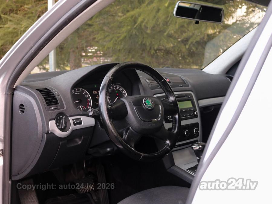 Pelēks Skoda Octavia 2011 Tallina, ar dzinēja tilpumu 1.60 L un nobraukumu 303 tūkst. km par 2900 €, foto 9 vietnē AUTOMOTO.COM.LV