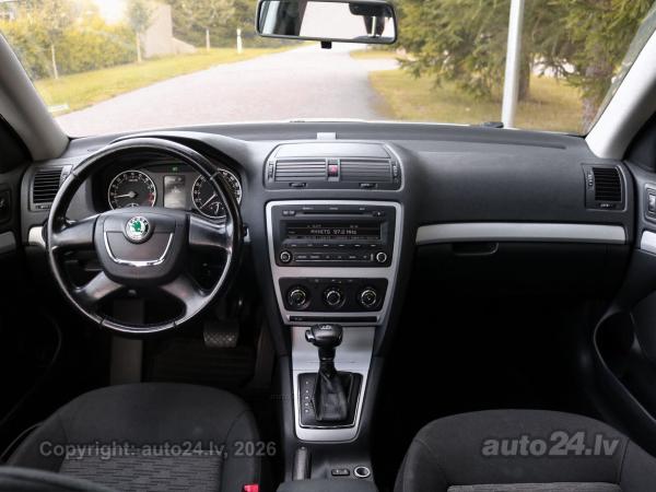 Grey Skoda Octavia 2011 in Tallinn, with an engine capacity of 1.60 L and mileage of 303 thousand km for 2900 €, photo 11 on AUTOMOTO.COM.LV