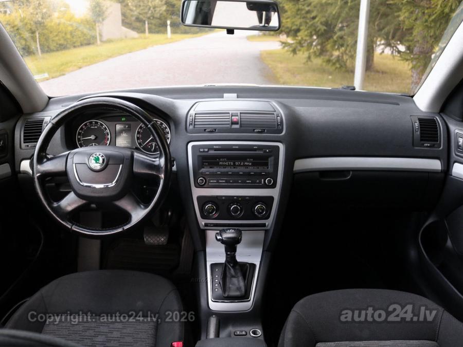Pelēks Skoda Octavia 2011 Tallina, ar dzinēja tilpumu 1.60 L un nobraukumu 303 tūkst. km par 2900 €, foto 11 vietnē AUTOMOTO.COM.LV