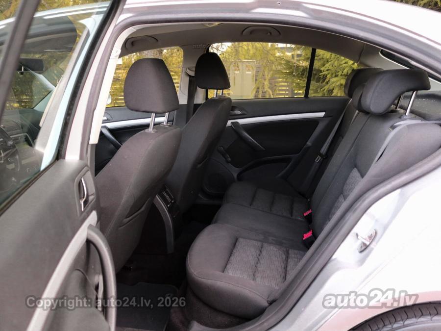Pelēks Skoda Octavia 2011 Tallina, ar dzinēja tilpumu 1.60 L un nobraukumu 303 tūkst. km par 2900 €, foto 12 vietnē AUTOMOTO.COM.LV