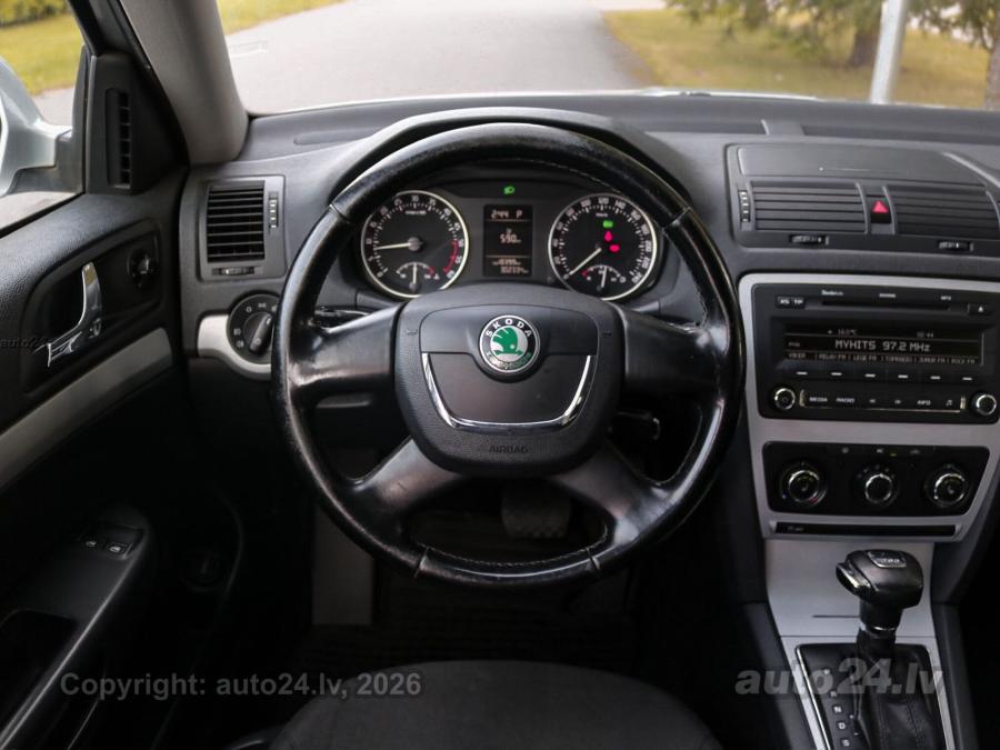 Pelēks Skoda Octavia 2011 Tallina, ar dzinēja tilpumu 1.60 L un nobraukumu 303 tūkst. km par 2900 €, foto 21 vietnē AUTOMOTO.COM.LV