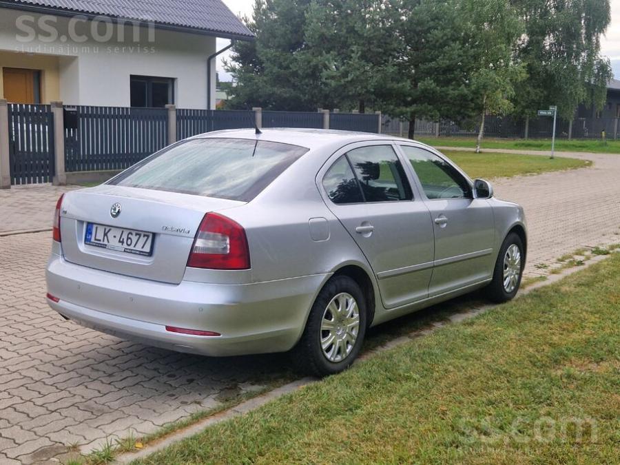 Pelēks Skoda Octavia 2011 Rīga, ar dzinēja tilpumu 1.60 L un nobraukumu 248 tūkst. km par 1700 €, foto 3 vietnē AUTOMOTO.COM.LV