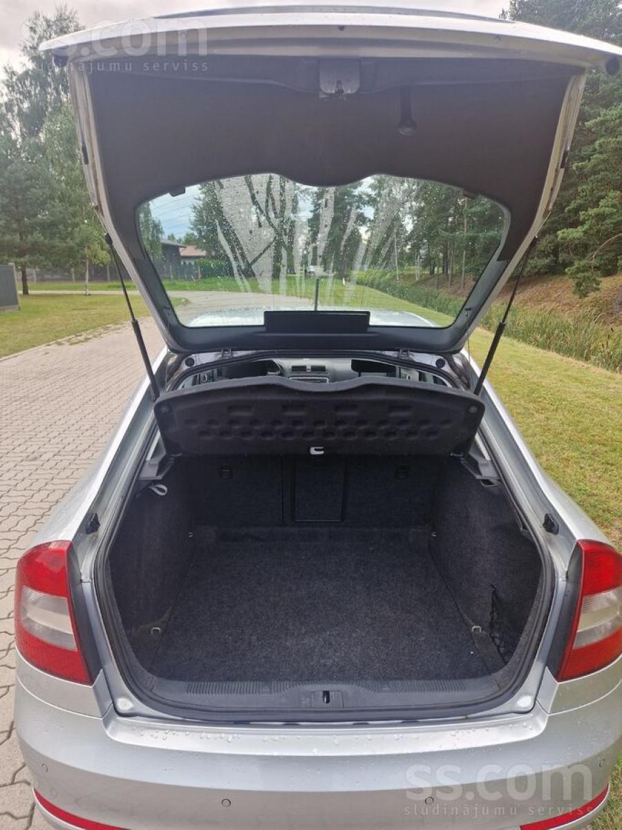Pelēks Skoda Octavia 2011 Rīga, ar dzinēja tilpumu 1.60 L un nobraukumu 248 tūkst. km par 1700 €, foto 5 vietnē AUTOMOTO.COM.LV