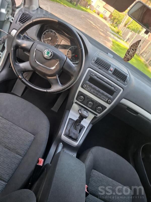 Pelēks Skoda Octavia 2011 Rīga, ar dzinēja tilpumu 1.40 L un nobraukumu 0 tūkst. km par 3800 €, foto 6 vietnē AUTOMOTO.COM.LV