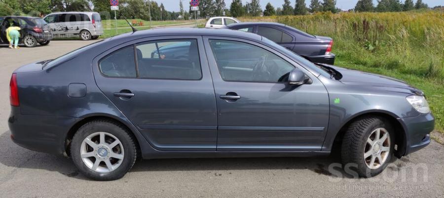 Grey Skoda Octavia 2011 in Jekabpils, with an engine capacity of 1.60 L and mileage of 418 thousand km for 1750 €, photo 5 on AUTOMOTO.COM.LV