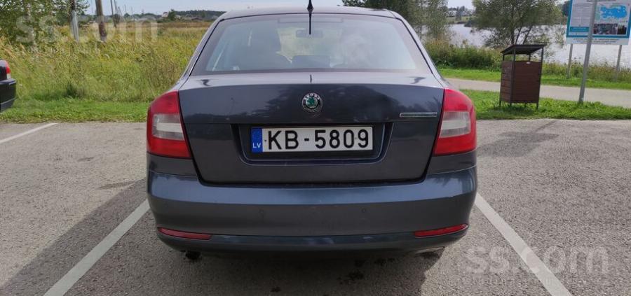 Grey Skoda Octavia 2011 in Jekabpils, with an engine capacity of 1.60 L and mileage of 418 thousand km for 1750 €, photo 9 on AUTOMOTO.COM.LV