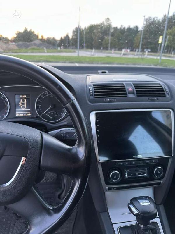 Pelēks Skoda Octavia 2011 Kauņa, ar dzinēja tilpumu 1.97 L un nobraukumu 297 tūkst. km par 2400 €, foto 10 vietnē AUTOMOTO.COM.LV