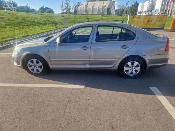 Pelēks Skoda Octavia 2011 Viļņa, ar dzinēja tilpumu 1.40 L un nobraukumu 139 tūkst. km par 3900 €, foto 3 vietnē AUTOMOTO.COM.LV