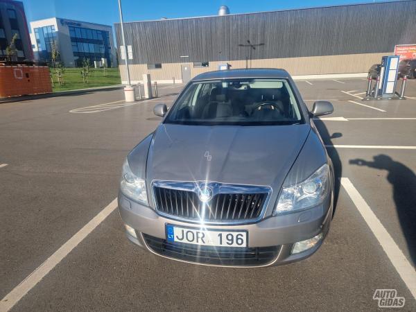 Pelēks Skoda Octavia 2011 Viļņa, ar dzinēja tilpumu 1.40 L un nobraukumu 139 tūkst. km par 3900 €, foto 4 vietnē AUTOMOTO.COM.LV