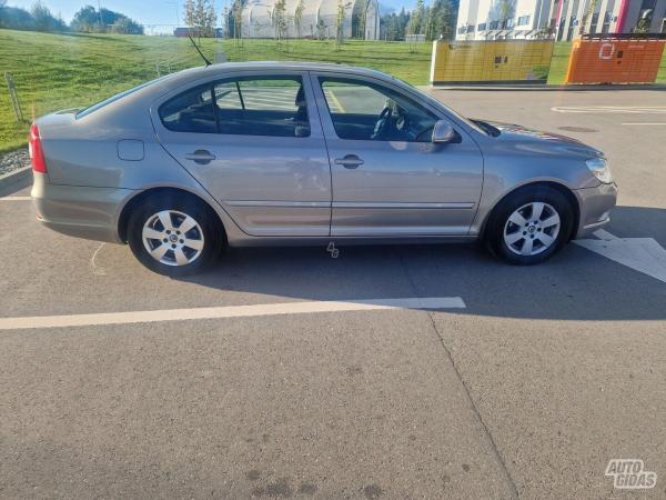 Pelēks Skoda Octavia 2011 Viļņa, ar dzinēja tilpumu 1.40 L un nobraukumu 139 tūkst. km par 3900 €, foto 6 vietnē AUTOMOTO.COM.LV