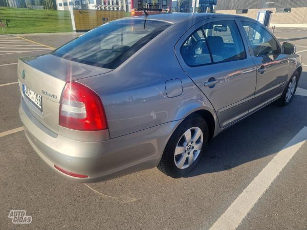 Pelēks Skoda Octavia 2011 Viļņa, ar dzinēja tilpumu 1.40 L un nobraukumu 139 tūkst. km par 3900 €, foto 8 vietnē AUTOMOTO.COM.LV