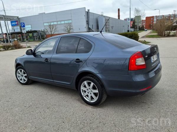 Grey Skoda Octavia 2012 in Jelgava, with an engine capacity of 1.60 L and mileage of 341 thousand km for 2200 €, photo 3 on AUTOMOTO.COM.LV