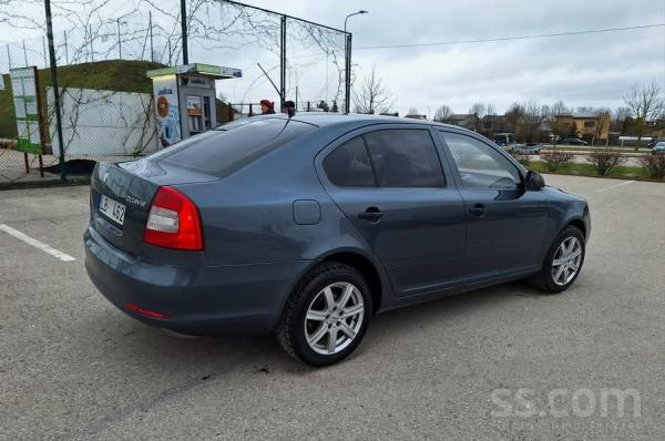 Grey Skoda Octavia 2012 in Jelgava, with an engine capacity of 1.60 L and mileage of 341 thousand km for 2200 €, photo 4 on AUTOMOTO.COM.LV