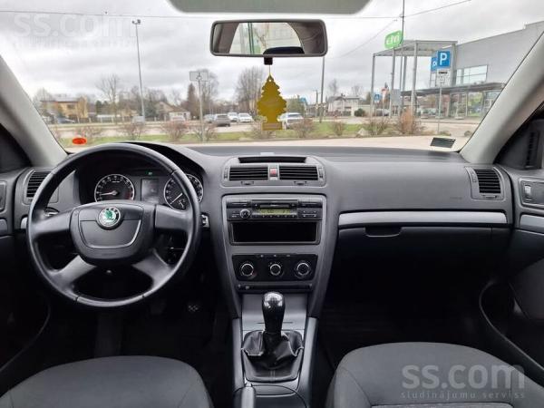 Grey Skoda Octavia 2012 in Jelgava, with an engine capacity of 1.60 L and mileage of 341 thousand km for 2200 €, photo 5 on AUTOMOTO.COM.LV