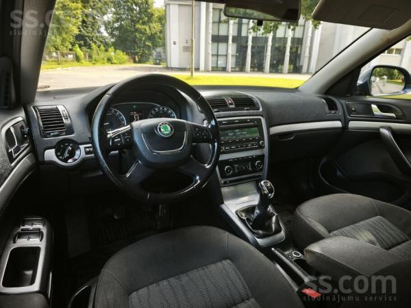 Grey Skoda Octavia 2012 in Jelgava, with an engine capacity of 1.60 L and mileage of 410 thousand km for 2200 €, photo 10 on AUTOMOTO.COM.LV