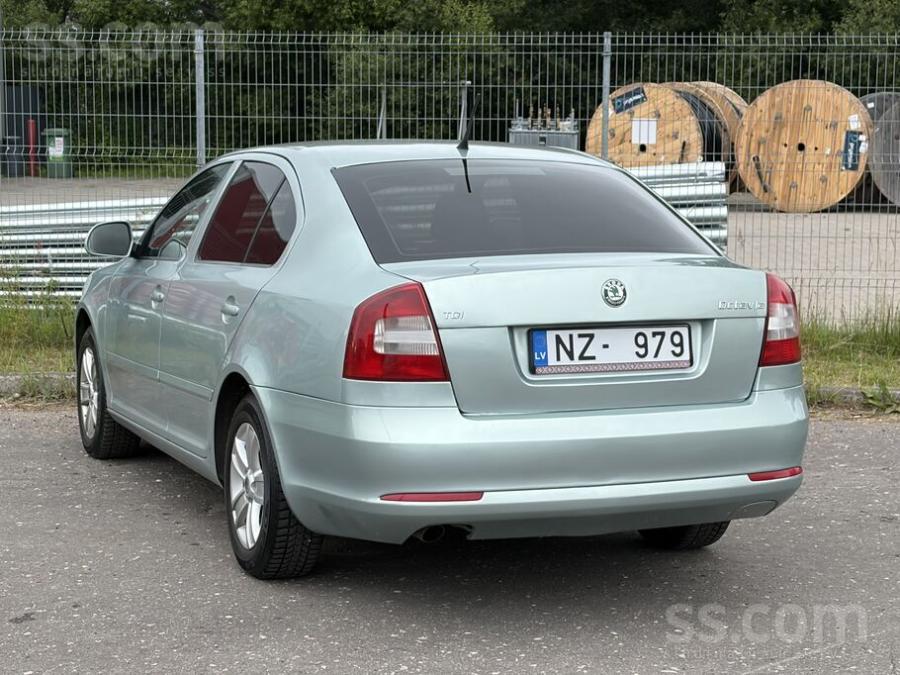 Pelēks Skoda Octavia 2012 Jelgava, ar dzinēja tilpumu 2.00 L un nobraukumu 144 tūkst. km par 4000 €, foto 3 vietnē AUTOMOTO.COM.LV