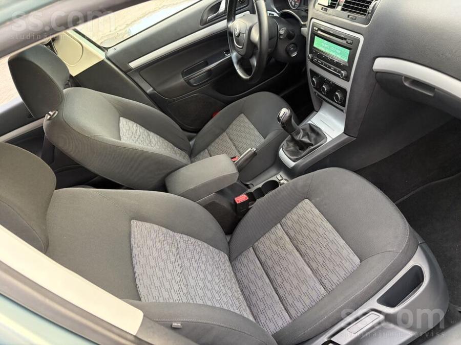 Pelēks Skoda Octavia 2012 Jelgava, ar dzinēja tilpumu 2.00 L un nobraukumu 144 tūkst. km par 4000 €, foto 4 vietnē AUTOMOTO.COM.LV