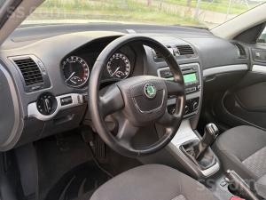 Pelēks Skoda Octavia 2012 Jelgava, ar dzinēja tilpumu 2.00 L un nobraukumu 144 tūkst. km par 4000 €, foto 5 vietnē AUTOMOTO.COM.LV