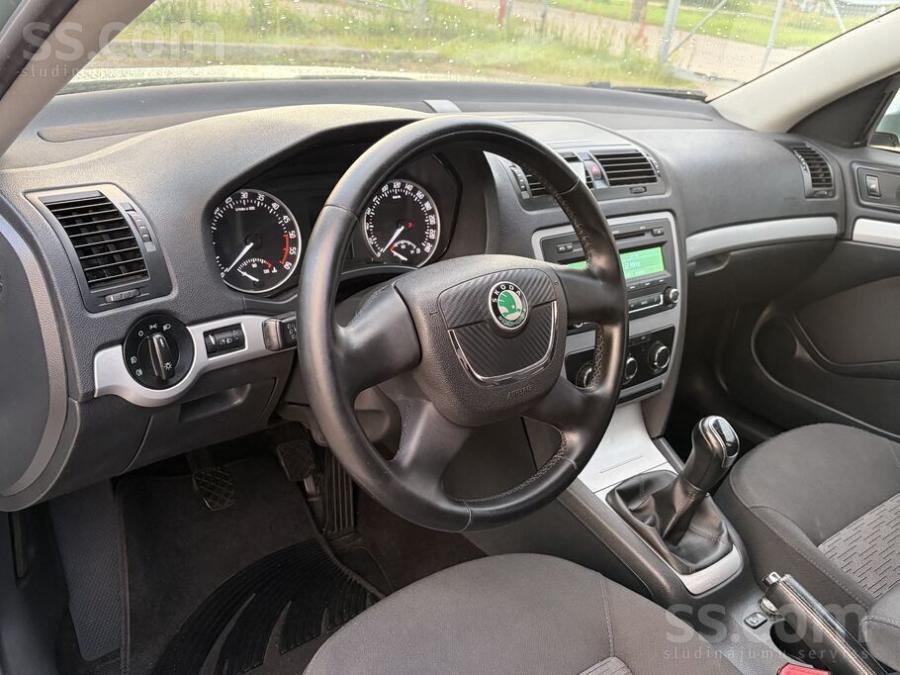 Pelēks Skoda Octavia 2012 Jelgava, ar dzinēja tilpumu 2.00 L un nobraukumu 144 tūkst. km par 4000 €, foto 5 vietnē AUTOMOTO.COM.LV