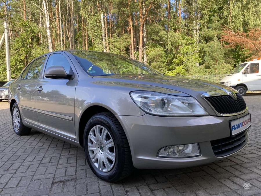 Grey Skoda Octavia 2012 in Jonava, with an engine capacity of 1.20 L and mileage of 215 thousand km for 3100 €, photo 1 on AUTOMOTO.COM.LV