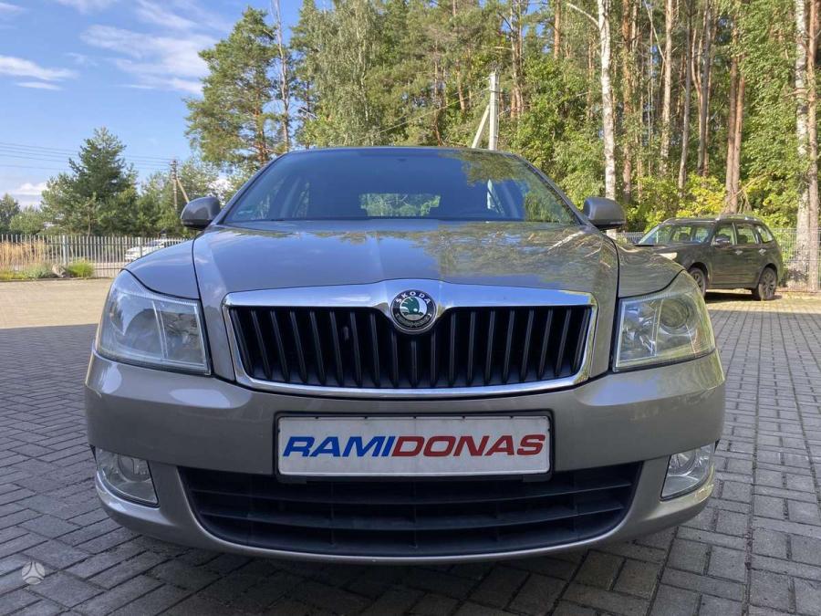Grey Skoda Octavia 2012 in Jonava, with an engine capacity of 1.20 L and mileage of 215 thousand km for 3100 €, photo 3 on AUTOMOTO.COM.LV