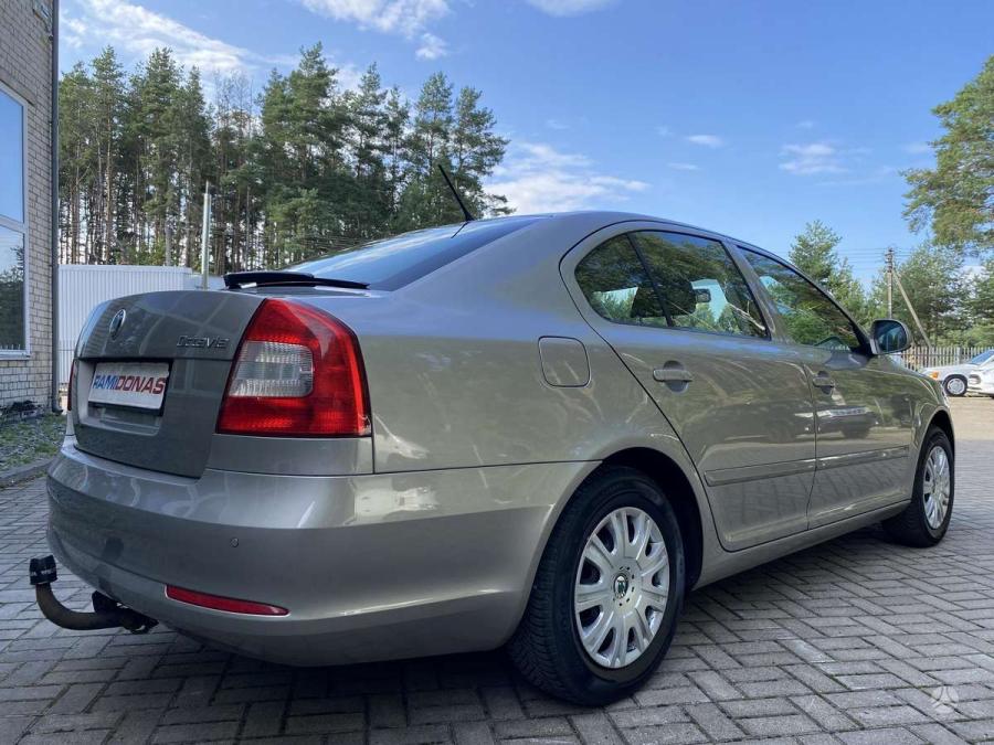 Grey Skoda Octavia 2012 in Jonava, with an engine capacity of 1.20 L and mileage of 215 thousand km for 3100 €, photo 5 on AUTOMOTO.COM.LV