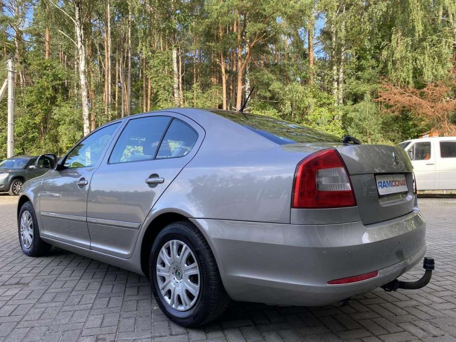 Grey Skoda Octavia 2012 in Jonava, with an engine capacity of 1.20 L and mileage of 215 thousand km for 3100 €, photo 8 on AUTOMOTO.COM.LV