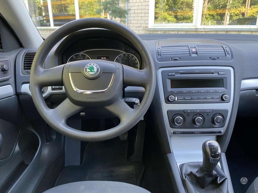 Grey Skoda Octavia 2012 in Jonava, with an engine capacity of 1.20 L and mileage of 215 thousand km for 3100 €, photo 11 on AUTOMOTO.COM.LV