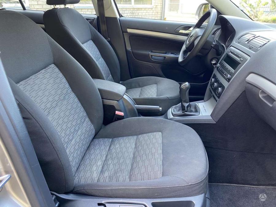 Grey Skoda Octavia 2012 in Jonava, with an engine capacity of 1.20 L and mileage of 215 thousand km for 3100 €, photo 19 on AUTOMOTO.COM.LV