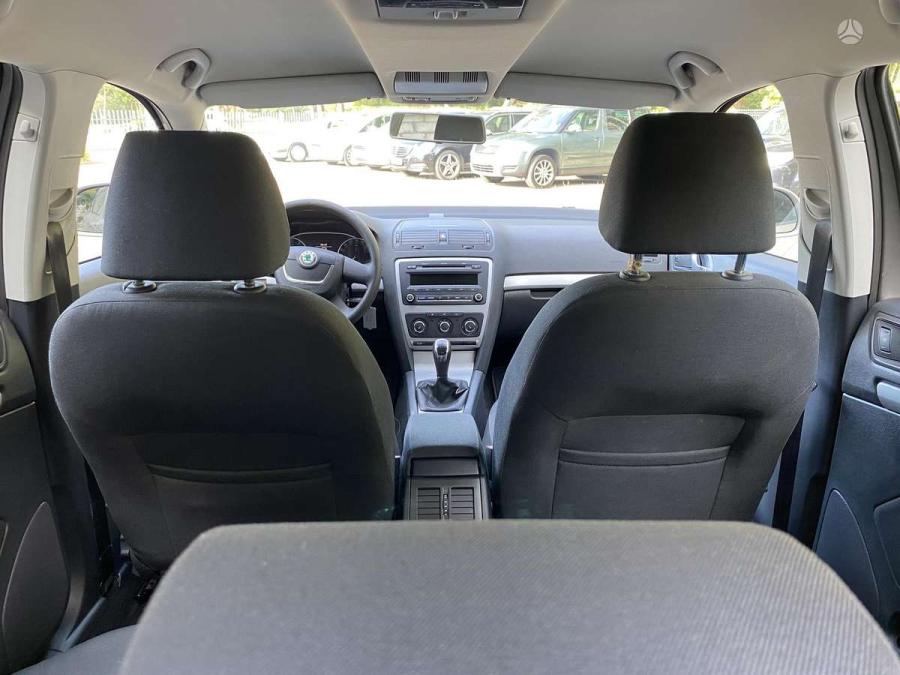 Grey Skoda Octavia 2012 in Jonava, with an engine capacity of 1.20 L and mileage of 215 thousand km for 3100 €, photo 22 on AUTOMOTO.COM.LV