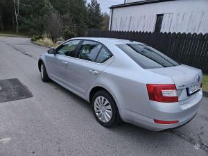 Pelēks Skoda Octavia 2013 Viļņa, ar dzinēja tilpumu 1.60 L un nobraukumu 430 tūkst. km par 3950 €, foto 8 vietnē AUTOMOTO.COM.LV