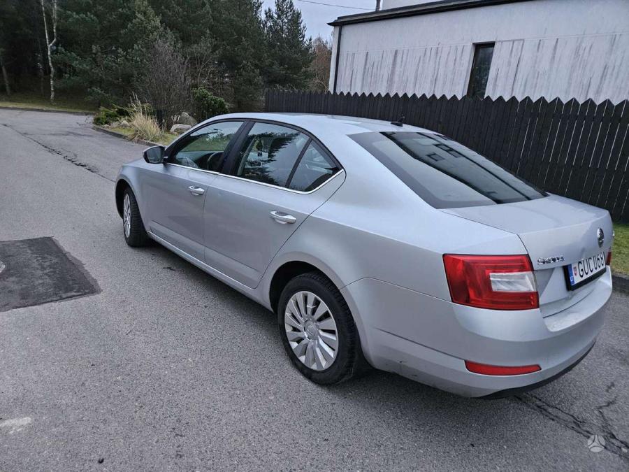 Pelēks Skoda Octavia 2013 Viļņa, ar dzinēja tilpumu 1.60 L un nobraukumu 430 tūkst. km par 3950 €, foto 8 vietnē AUTOMOTO.COM.LV