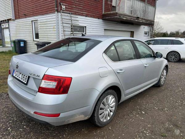Pelēks Skoda Octavia 2013 Viļņa, ar dzinēja tilpumu 1.60 L un nobraukumu 399 tūkst. km par 3650 €, foto 4 vietnē AUTOMOTO.COM.LV
