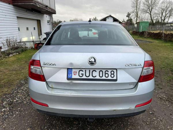 Pelēks Skoda Octavia 2013 Viļņa, ar dzinēja tilpumu 1.60 L un nobraukumu 399 tūkst. km par 3650 €, foto 5 vietnē AUTOMOTO.COM.LV