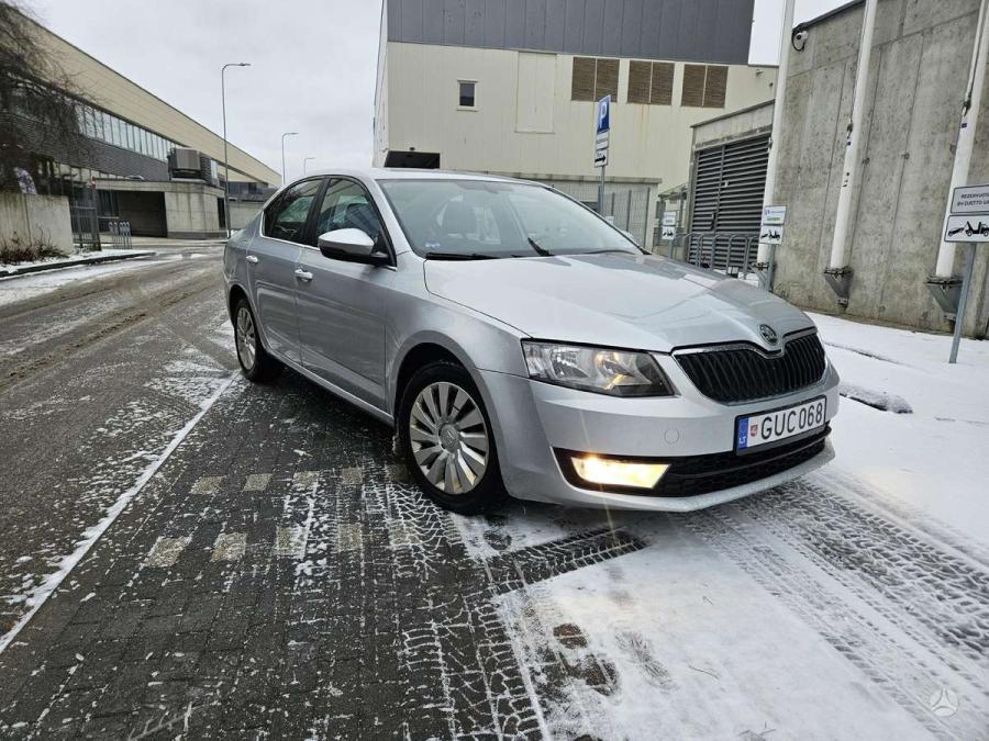 Grey Skoda Octavia 2013 in Vilnius, with an engine capacity of 1.60 L and mileage of 399 thousand km for 3600 €, photo 2 on AUTOMOTO.COM.LV