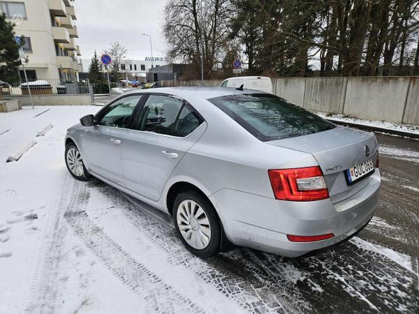 Grey Skoda Octavia 2013 in Vilnius, with an engine capacity of 1.60 L and mileage of 399 thousand km for 3600 €, photo 4 on AUTOMOTO.COM.LV