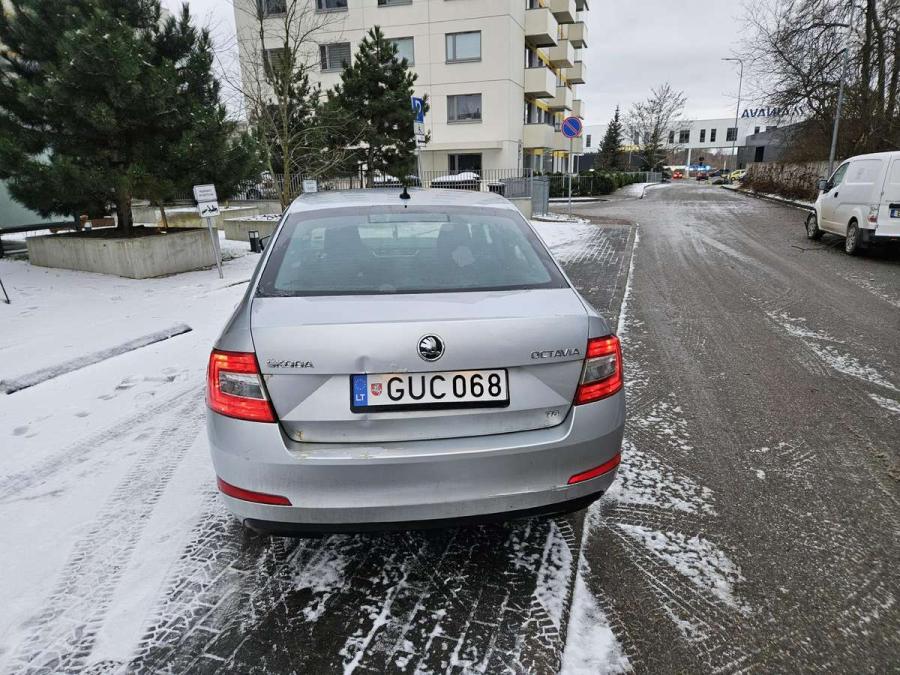 Grey Skoda Octavia 2013 in Vilnius, with an engine capacity of 1.60 L and mileage of 399 thousand km for 3600 €, photo 6 on AUTOMOTO.COM.LV
