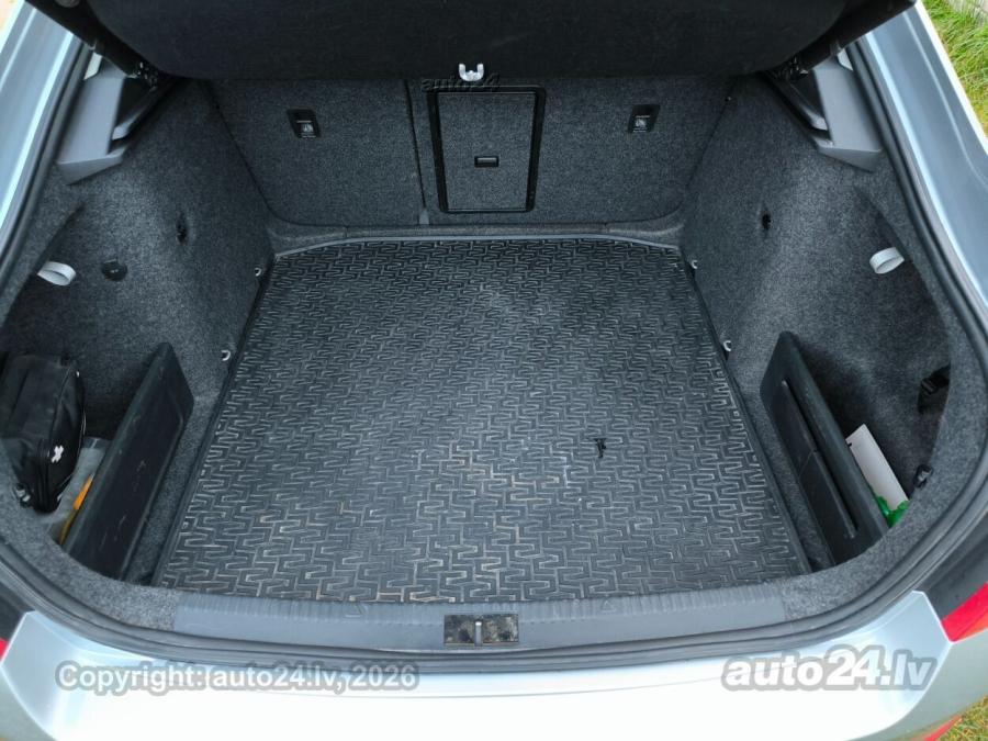 Pelēks Skoda Octavia 2013 Tartu, ar dzinēja tilpumu 1.60 L un nobraukumu 225 tūkst. km par 6900 €, foto 19 vietnē AUTOMOTO.COM.LV