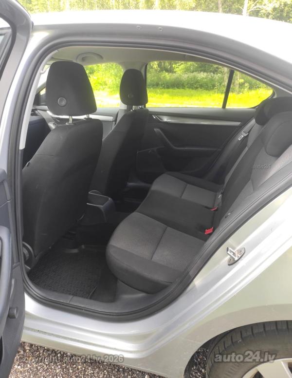 Grey Skoda Octavia 2013 in Rapla, with an engine capacity of 1.20 L and mileage of 241 thousand km for 4299 €, photo 9 on AUTOMOTO.COM.LV