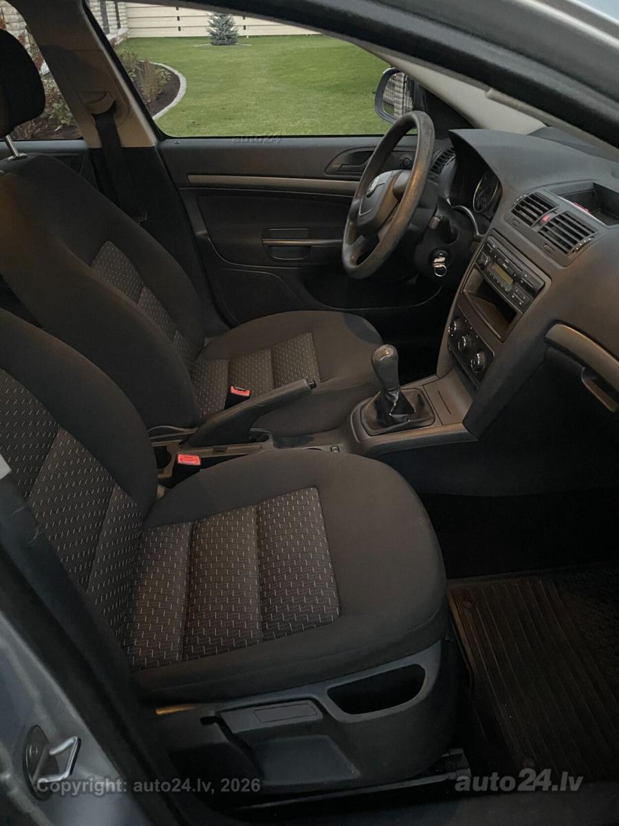 Pelēks Skoda Octavia 2013 Pērnava, ar dzinēja tilpumu 1.20 L un nobraukumu 162 tūkst. km par 4500 €, foto 6 vietnē AUTOMOTO.COM.LV