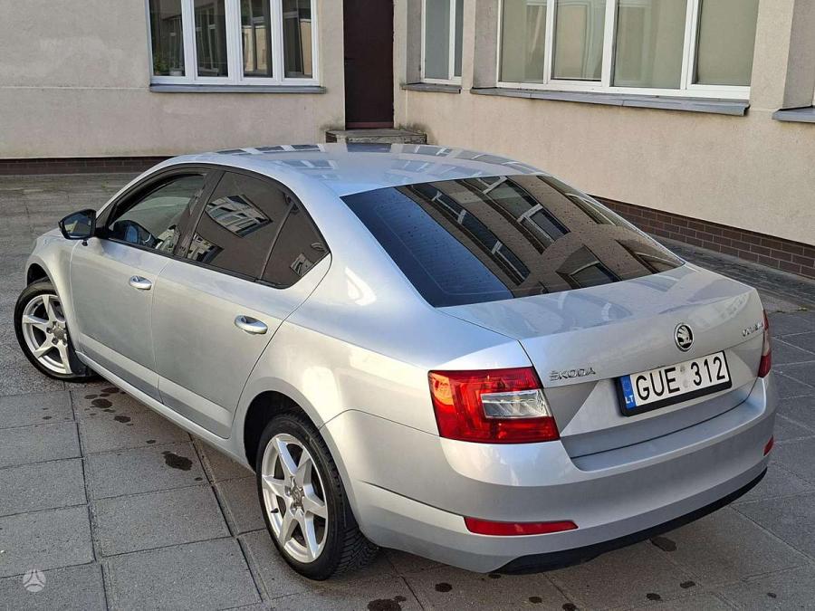 Grey Skoda Octavia 2013 in Silute, with an engine capacity of 1.60 L and mileage of 194 thousand km for 3500 €, photo 1 on AUTOMOTO.COM.LV