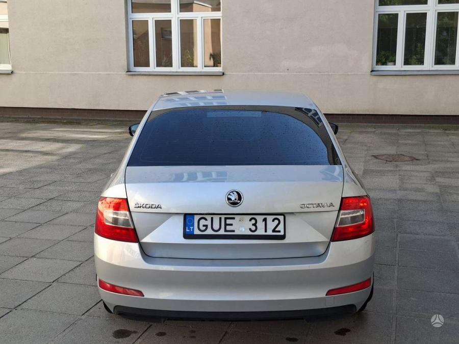 Grey Skoda Octavia 2013 in Silute, with an engine capacity of 1.60 L and mileage of 194 thousand km for 3500 €, photo 10 on AUTOMOTO.COM.LV
