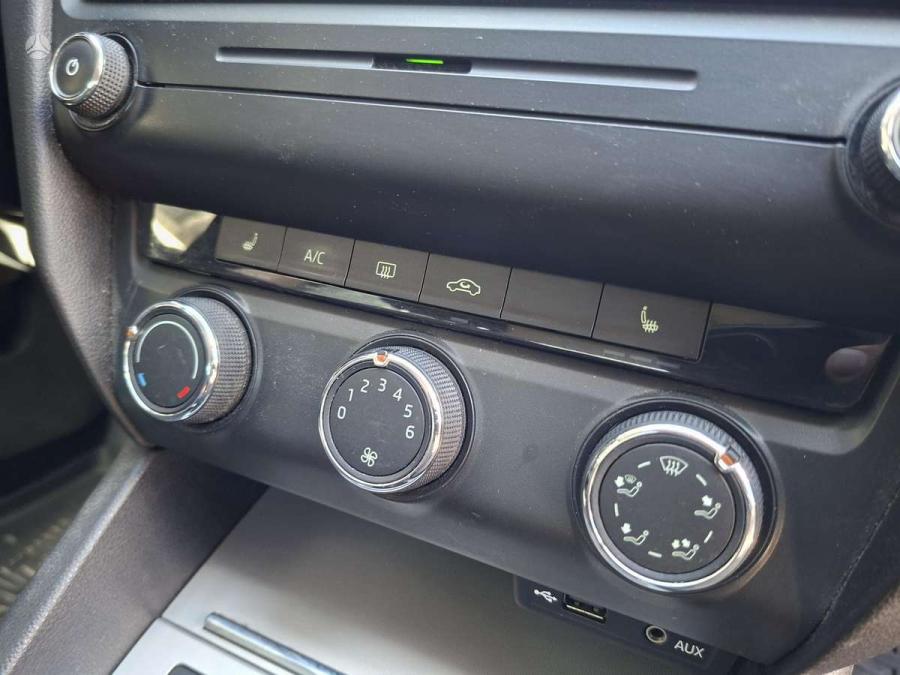 Grey Skoda Octavia 2013 in Silute, with an engine capacity of 1.60 L and mileage of 194 thousand km for 3500 €, photo 11 on AUTOMOTO.COM.LV