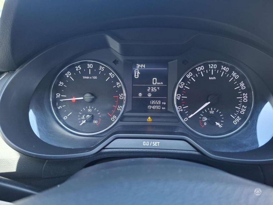 Grey Skoda Octavia 2013 in Silute, with an engine capacity of 1.60 L and mileage of 194 thousand km for 3500 €, photo 12 on AUTOMOTO.COM.LV