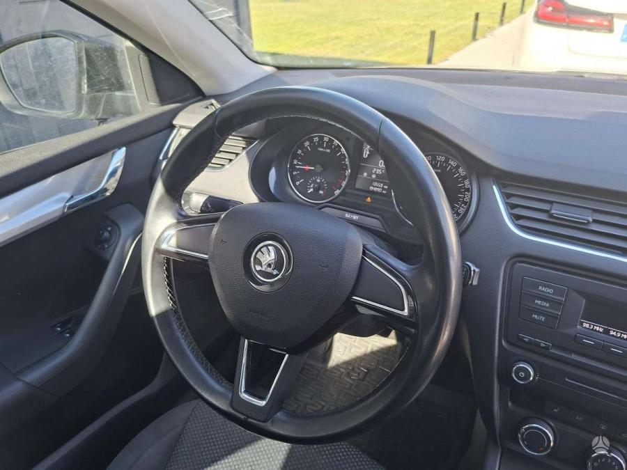 Grey Skoda Octavia 2013 in Silute, with an engine capacity of 1.60 L and mileage of 194 thousand km for 3500 €, photo 13 on AUTOMOTO.COM.LV