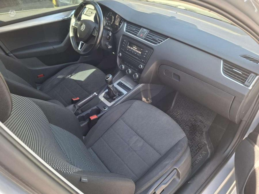Grey Skoda Octavia 2013 in Silute, with an engine capacity of 1.60 L and mileage of 194 thousand km for 3500 €, photo 15 on AUTOMOTO.COM.LV